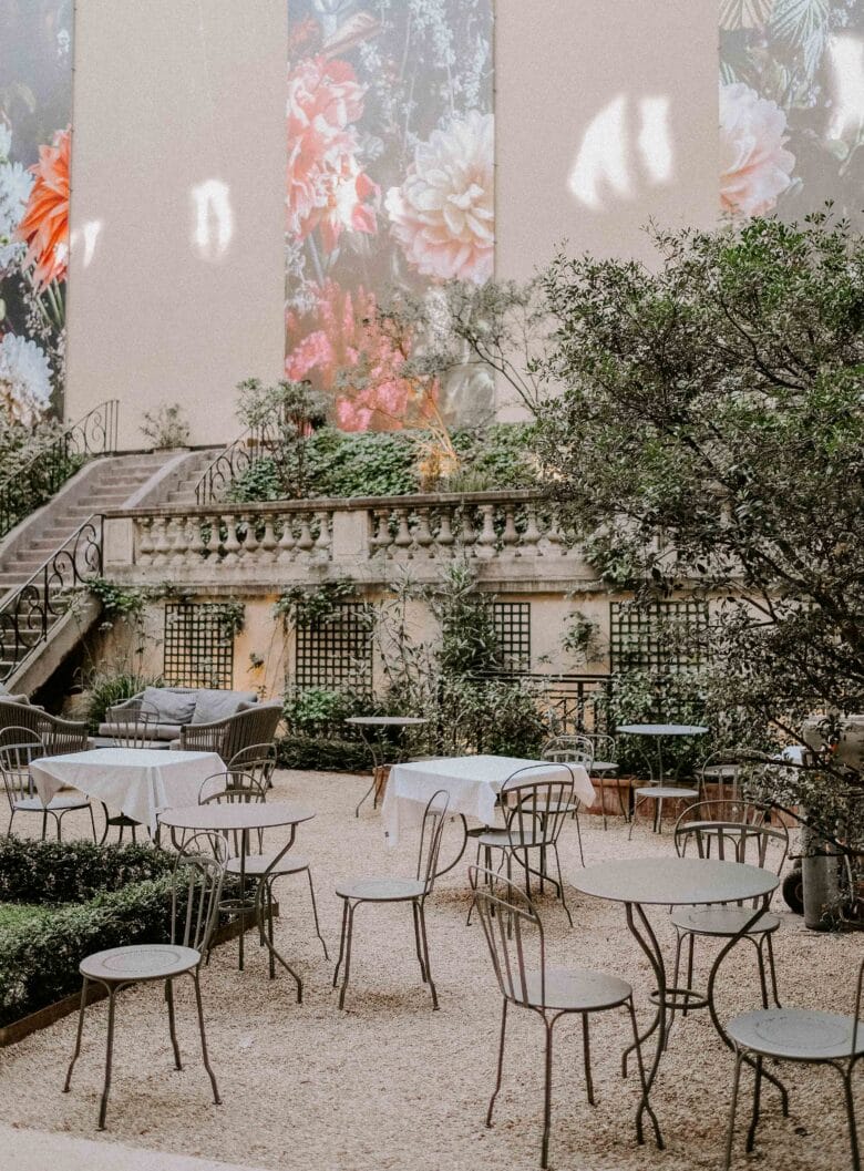 How to Create a Parisian Courtyard (Using Ideas Straight From Paris ...