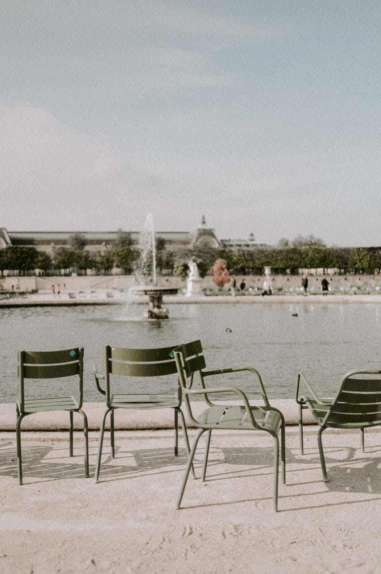 How to Create a Parisian Courtyard (Using Ideas Straight From Paris ...