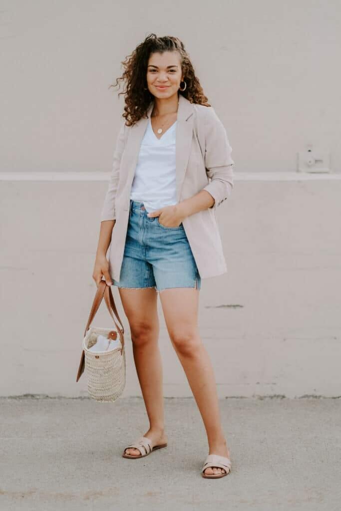 4 Go-To Classic Summer Outfit Formulas Modeled On Two Different Body ...
