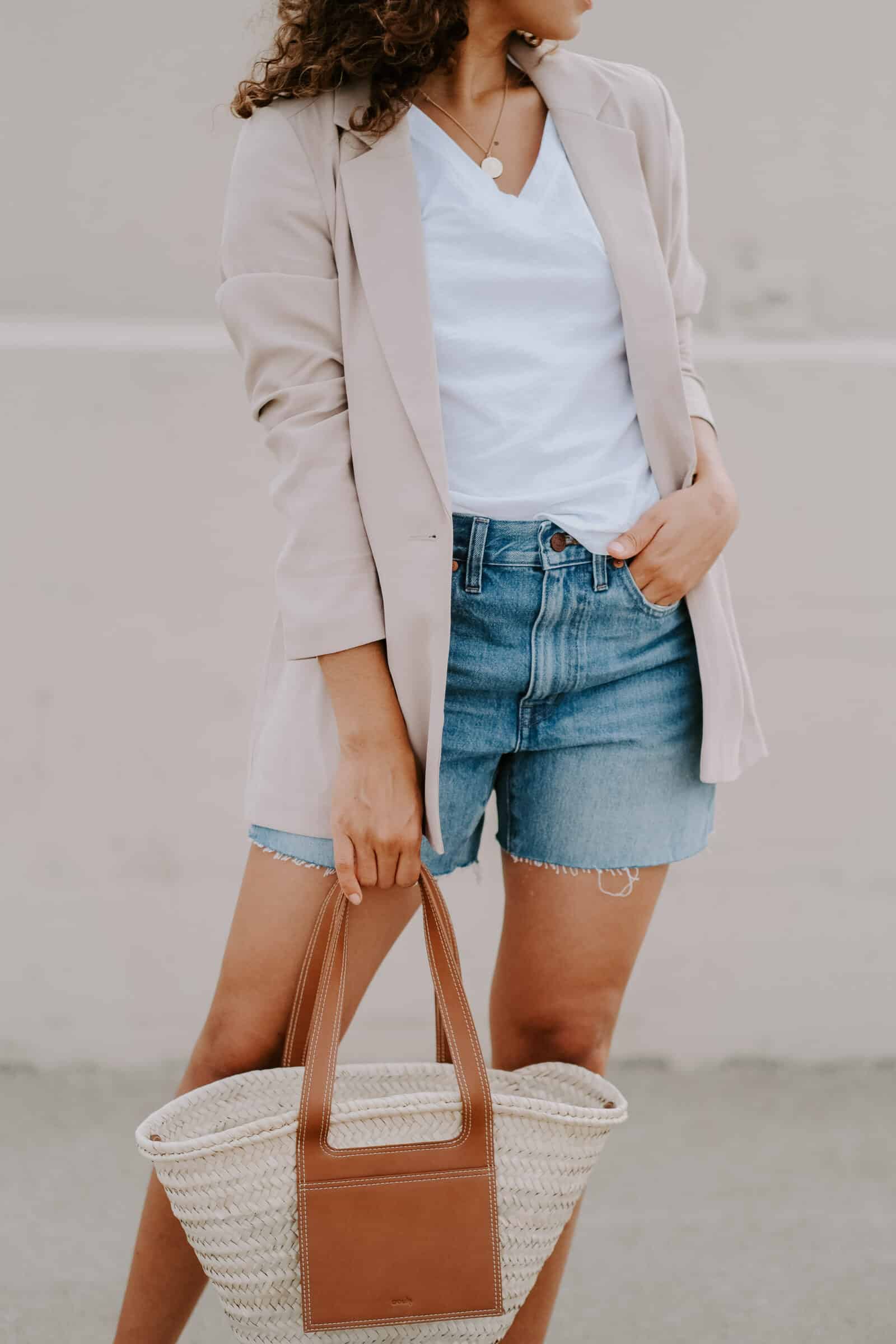 4 Go-To Classic Summer Outfit Formulas Modeled On Two Different Body ...