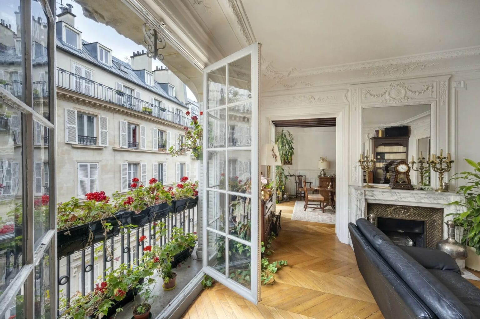 Love the Parisian Apartment Aesthetic? Here Are 23 Dreamy Paris ...
