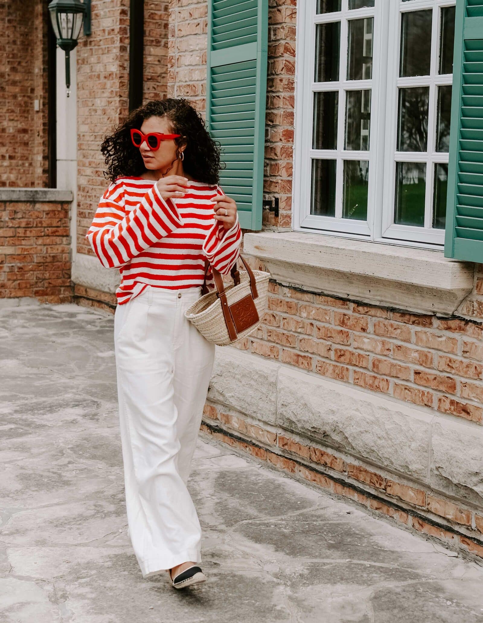 How Do You Add a Pop of Color to a Neutral Outfit? Follow These 6 Tips ...