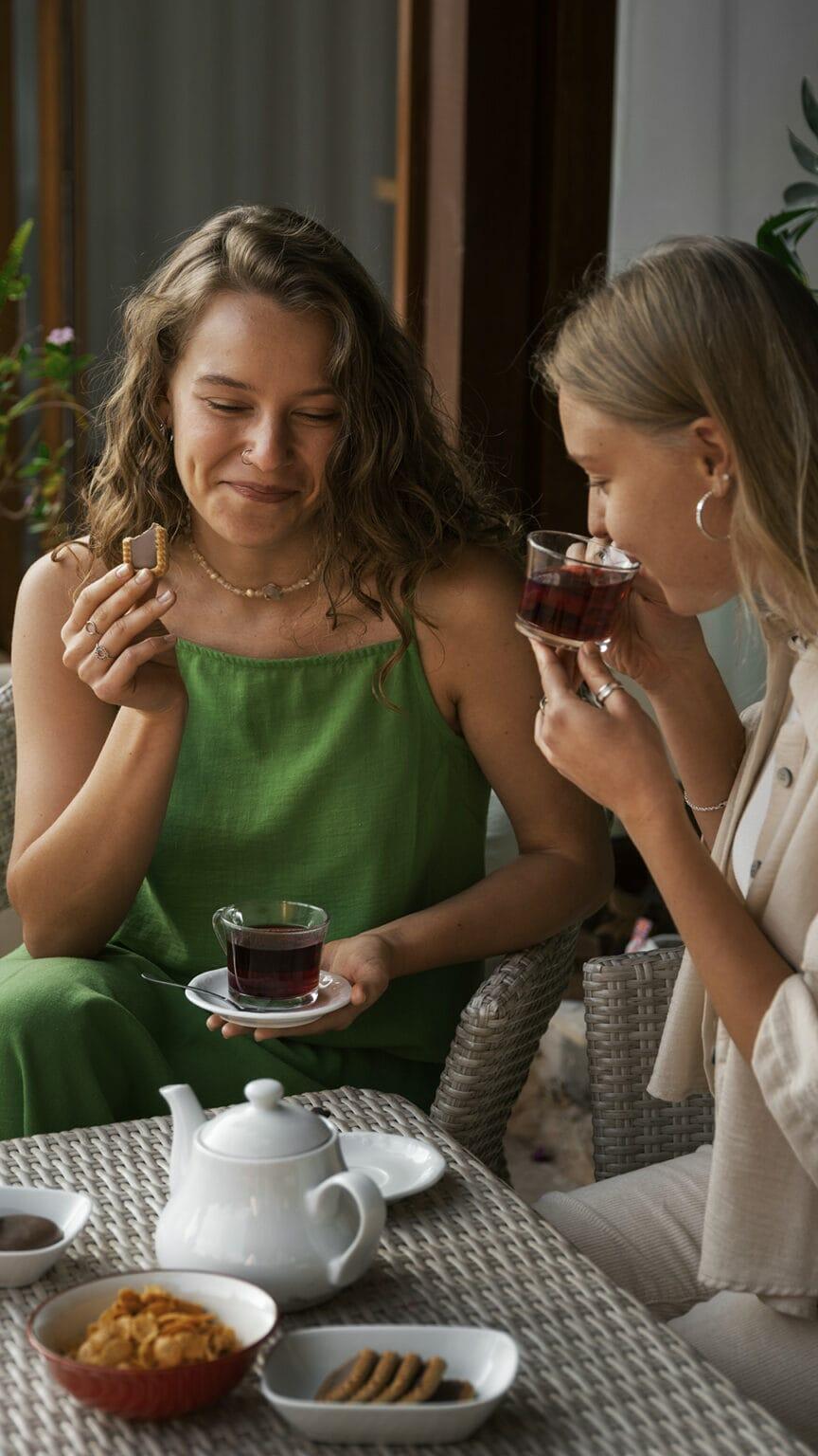 Afternoon Tea Party Attire: Dress Code, Etiquette, Tips & More - MY ...