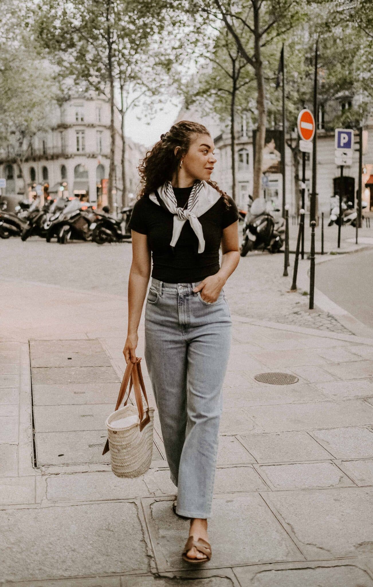 Dress Like a True French Girl in These No-Fail Parisian Summer Outfits ...