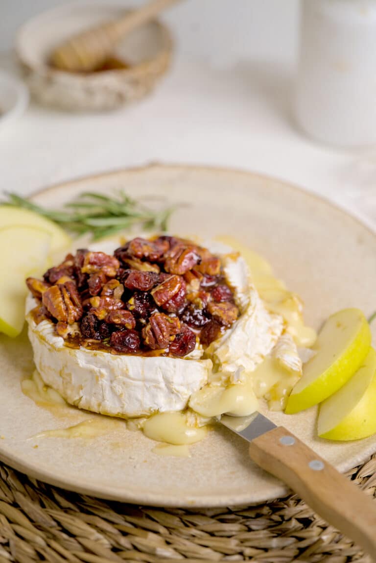 How to Bake Brie: Easy, Heart-Melting Baked Brie Recipe With Honey - MY ...