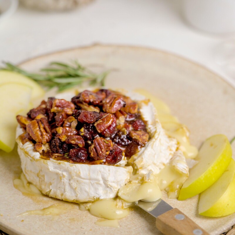 How to Bake Brie: Easy, Heart-Melting Baked Brie Recipe With Honey - MY ...