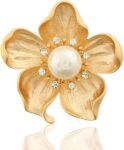 How to Wear a Brooch: 7 Elegant Styling Tips - MY CHIC OBSESSION